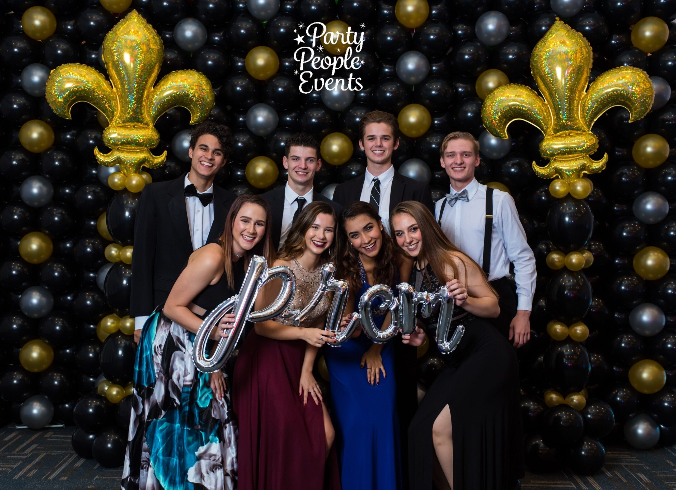 prom-photo-area-balloon-wall - Balloon Coach
